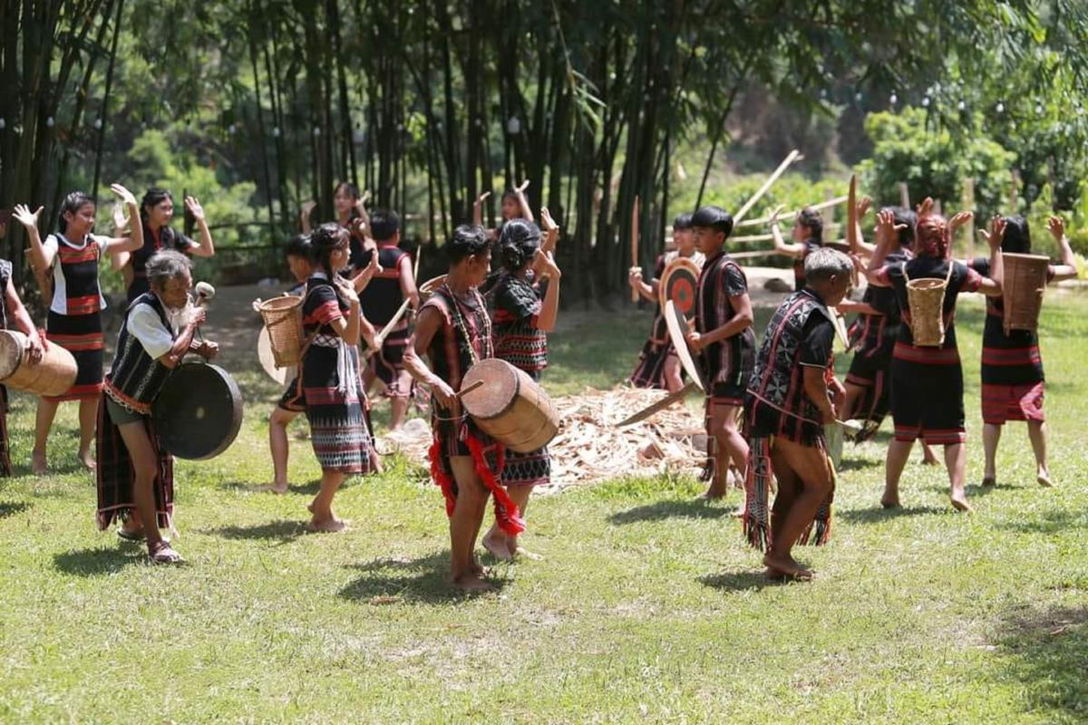 Người Cơ Tu làm du lịch ở Đà Nẵng