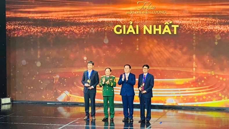 Trao giải Cuộc thi ảnh nghệ thuật cấp quốc gia “Tự hào một dải biên cương"